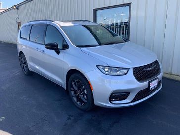 Browse New Pacifica Limited Awd inventory in Colby, WI | Colby Chrysler ...