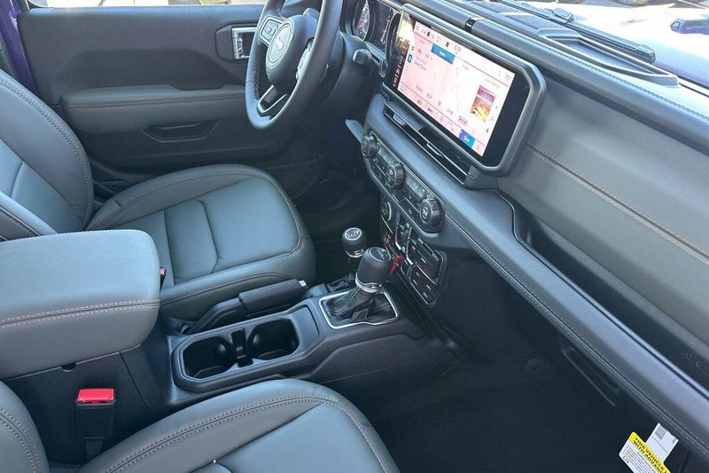 Finance for 0% APR For 36 months* New 2026 Jeep Gladiator Mojave 4x4 ...