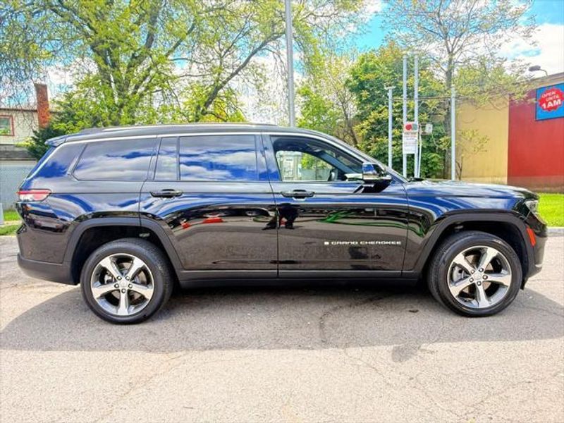 Used 2023 Jeep Grand Cherokee L | Bayside Chrysler Dodge Jeep Ram ...